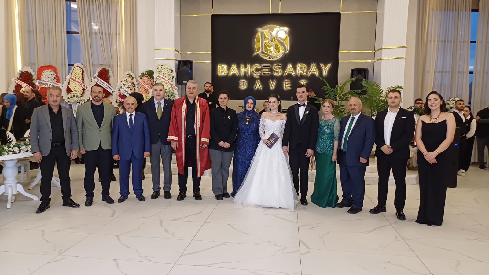 Aysu ve Metin çiftinin mutlu günü Bahçesaray Davet’te kutlandı - Ada54